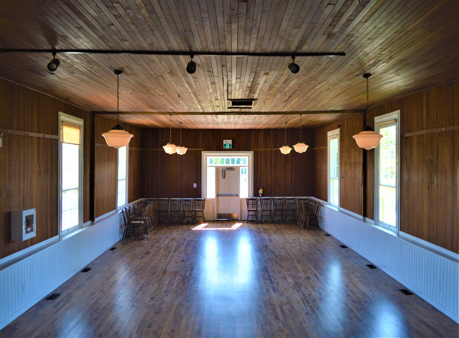 Camera on King & Aurora : Laskay Hall ... more pictures