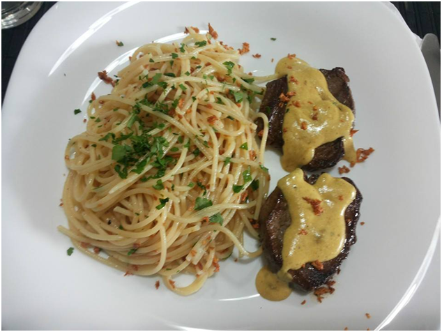 El Piquito de Oro ____: Filetes de solomillo con espaguetis y salsa de ...