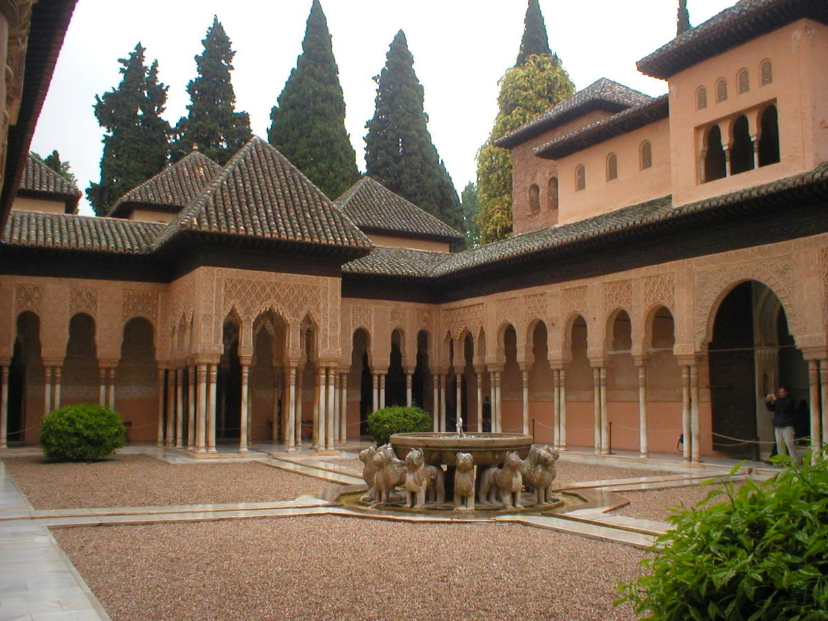Pinceladas Actuales: La Alhambra, Cumbre del Arte Andalusí