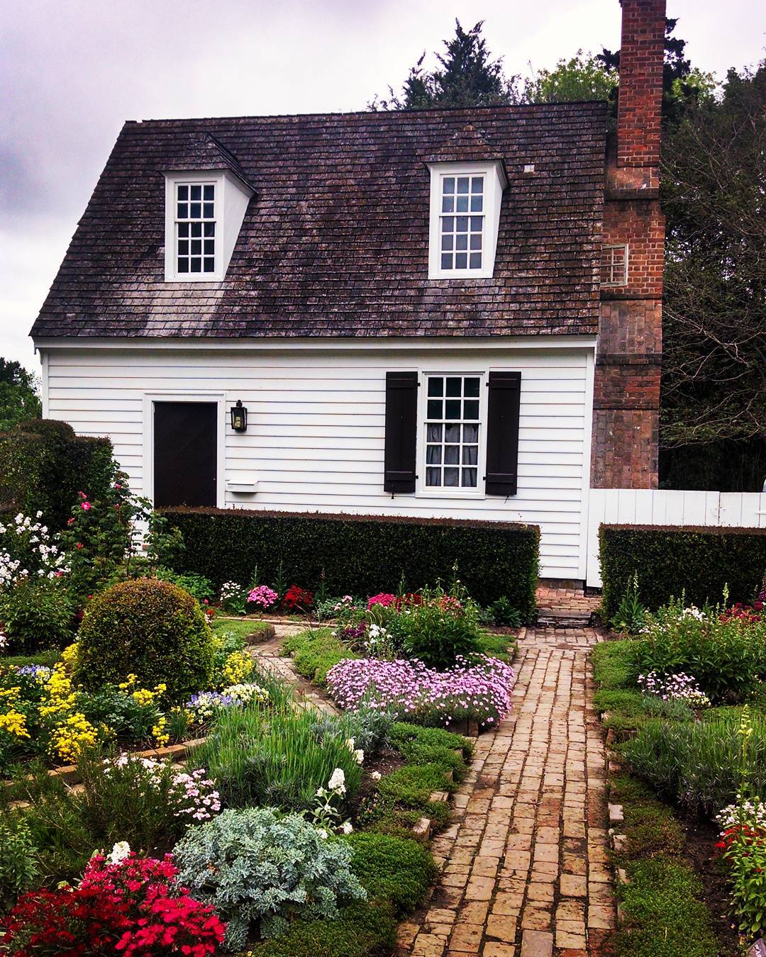 Content in a Cottage: Sweet Cottage and Garden