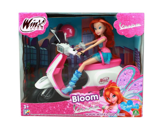 Winx Club Photos: Winx Club - Bloom 5 com sua Vespa