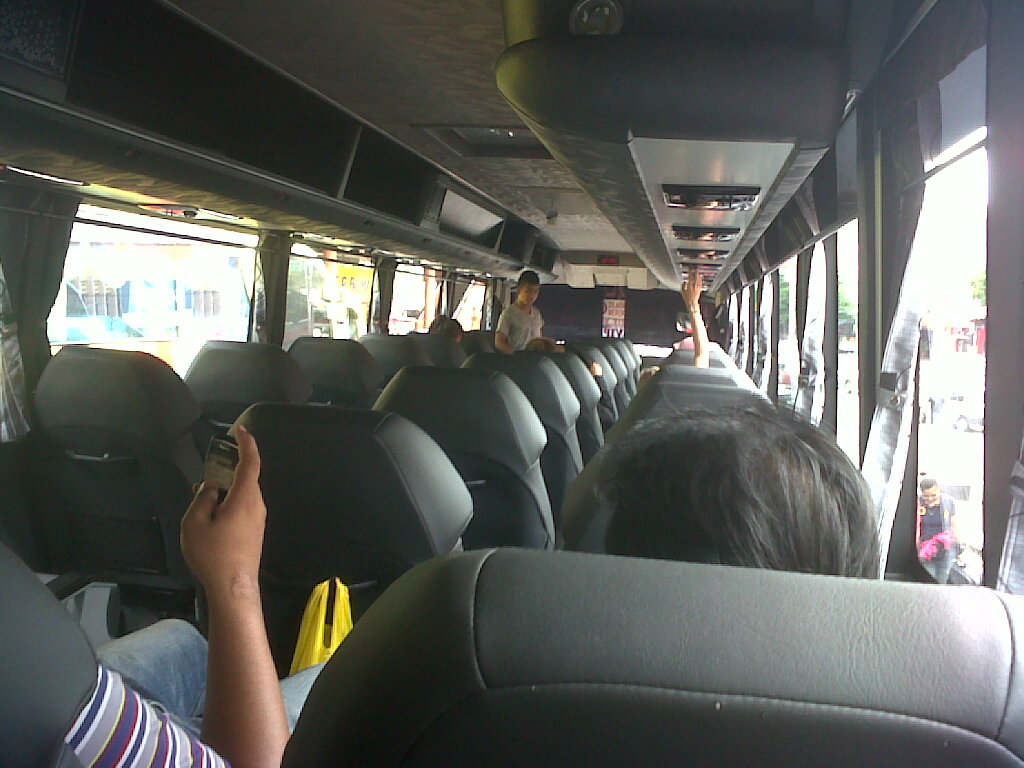 PeMiNaT BaS AimAn....(UBT Group): ADIK BERADIK EKSPRES MENGANCAM