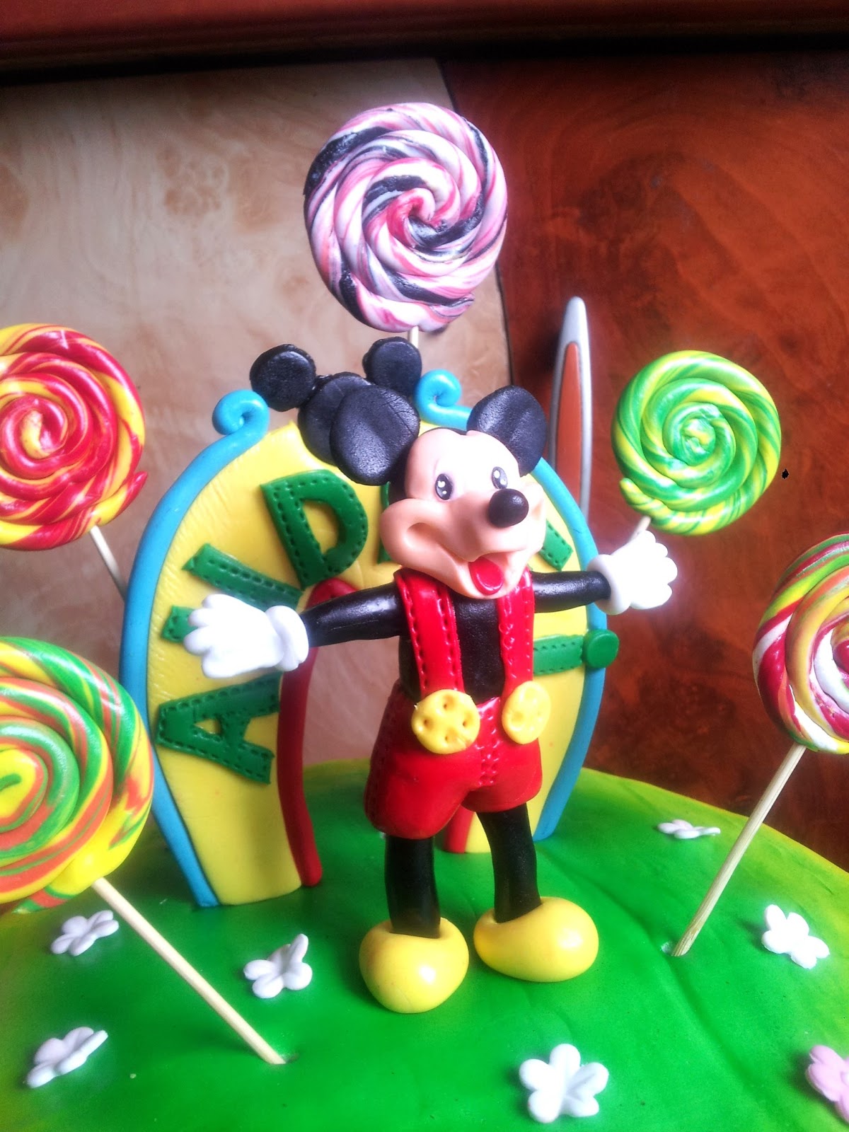 Torturi personalizate si ornamente comestibile in Dej: Tort "Petrecerea ...