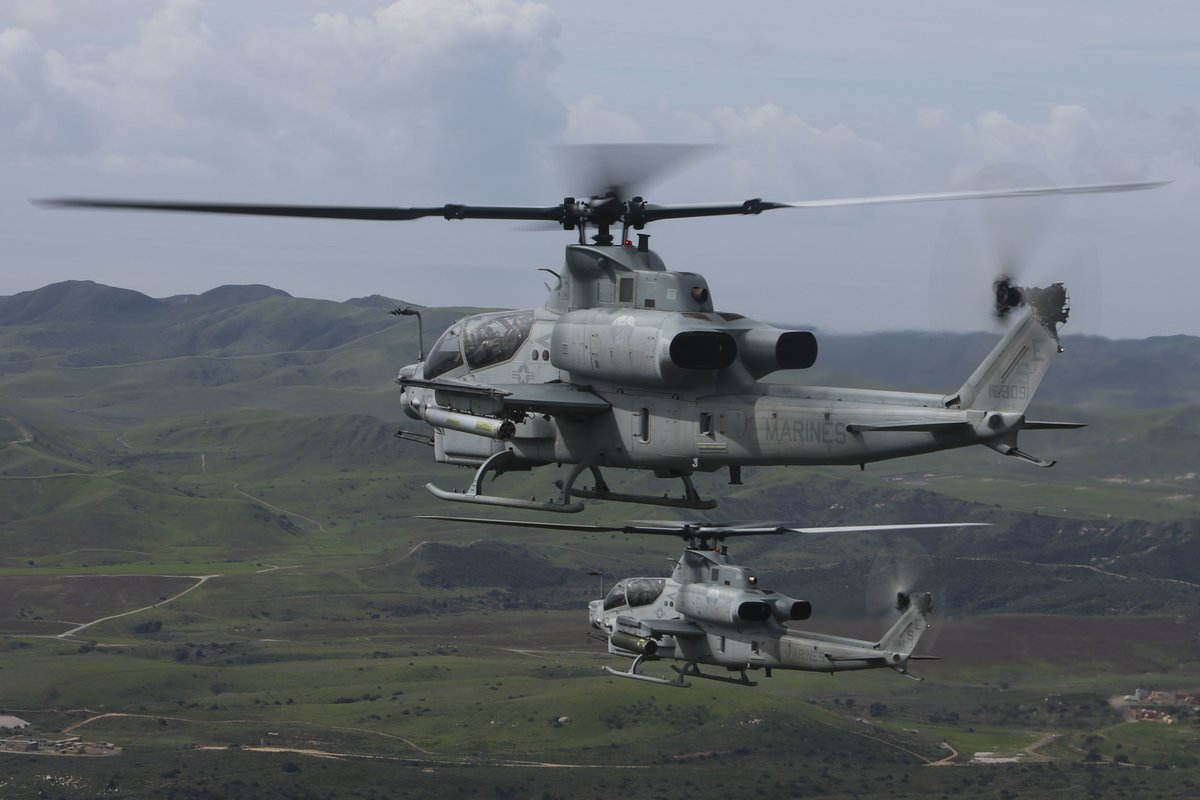 Asian Defence News: AH-1Zs and UH-1Ys with HMLA369, Marine Aircraft ...
