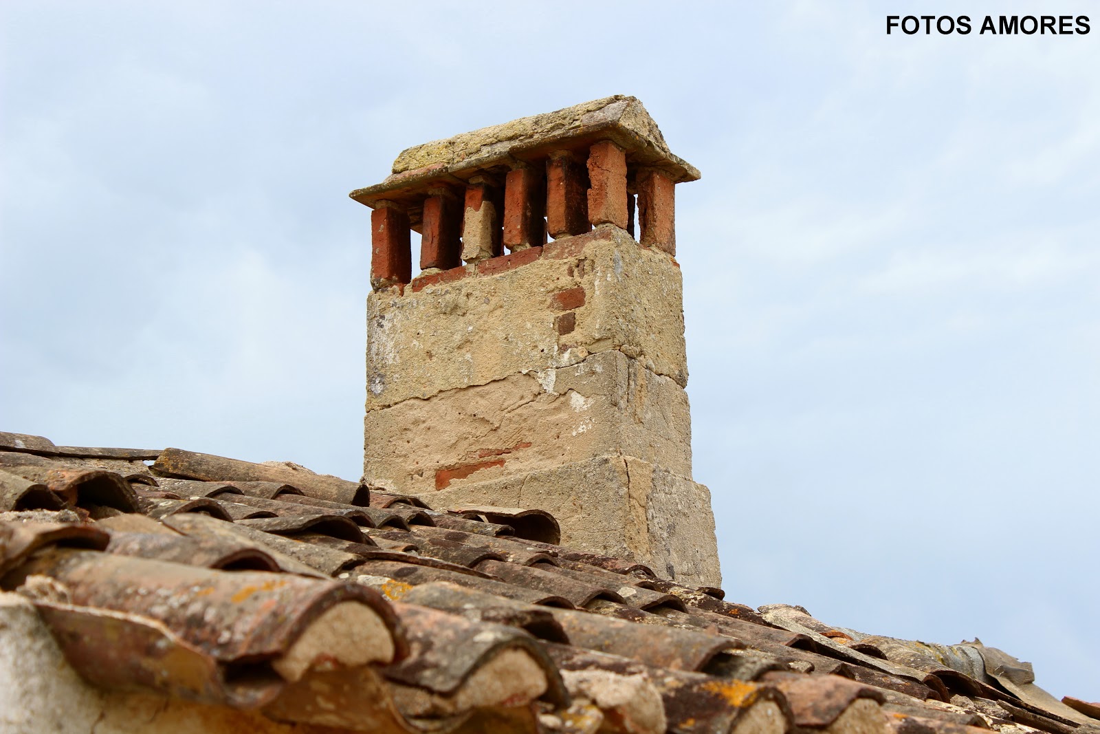 FOTOS AMORES: CHAMINÉS ALGARVIAS ( N: VII )