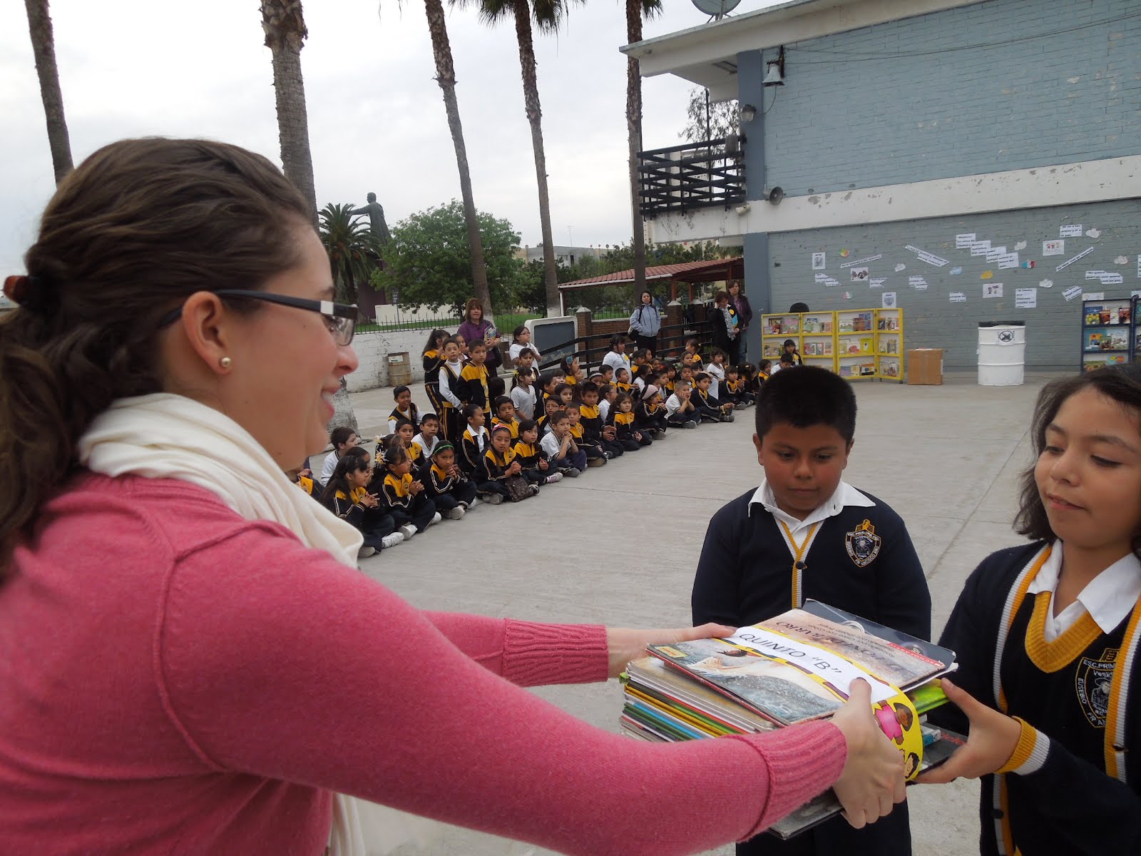 Donación de Libros a Primaria Eusebio Kino - Fundación Que Transforma