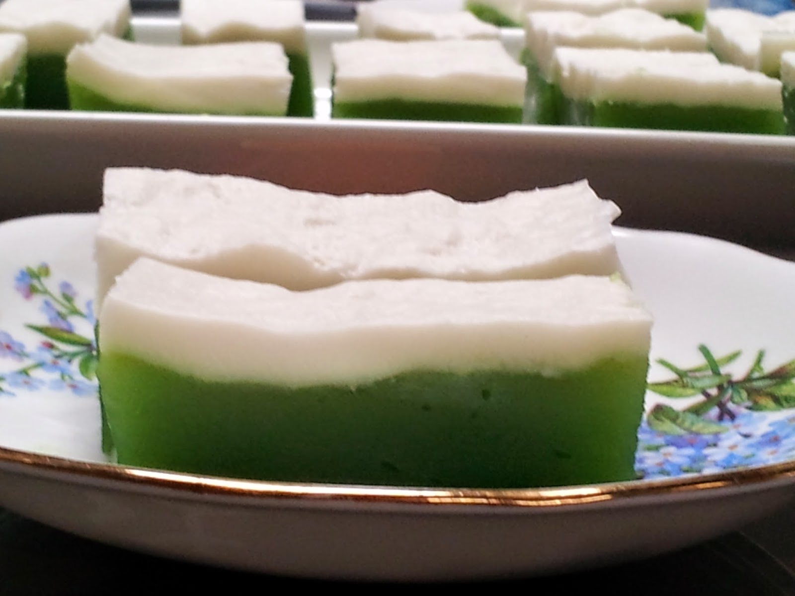 Pat's Kitchen Journal: Kuih Talam 1