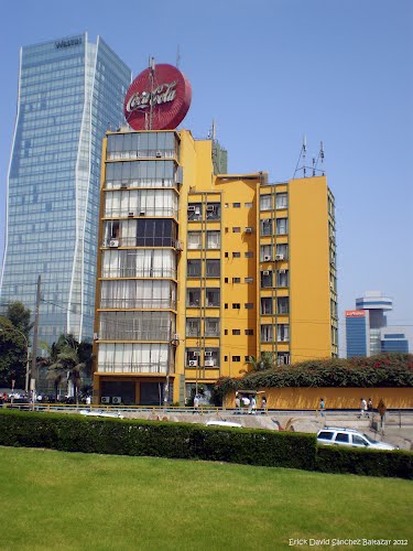 La Forma Moderna en Latinoamérica: Fotografías aparecen en la web: Edificio Residencial Limatambo.