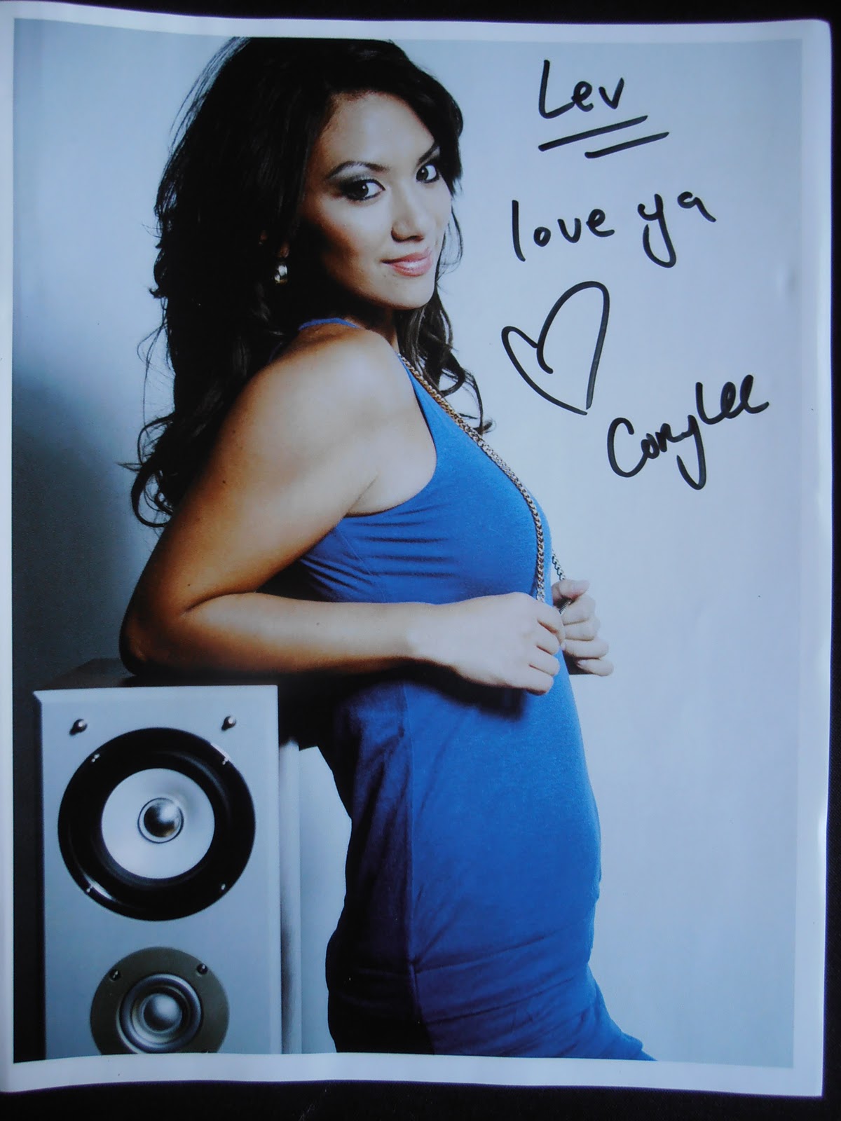 Autographs of celebrities from Leo: Music