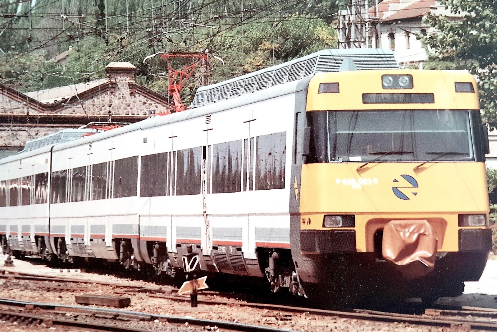 Trenes y tiempos: Las 446 en un nuevo concepto de las cercanías (RENFE ...