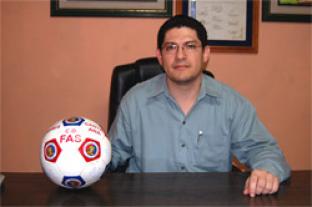 Orden de libertad para ex presidente de FAS