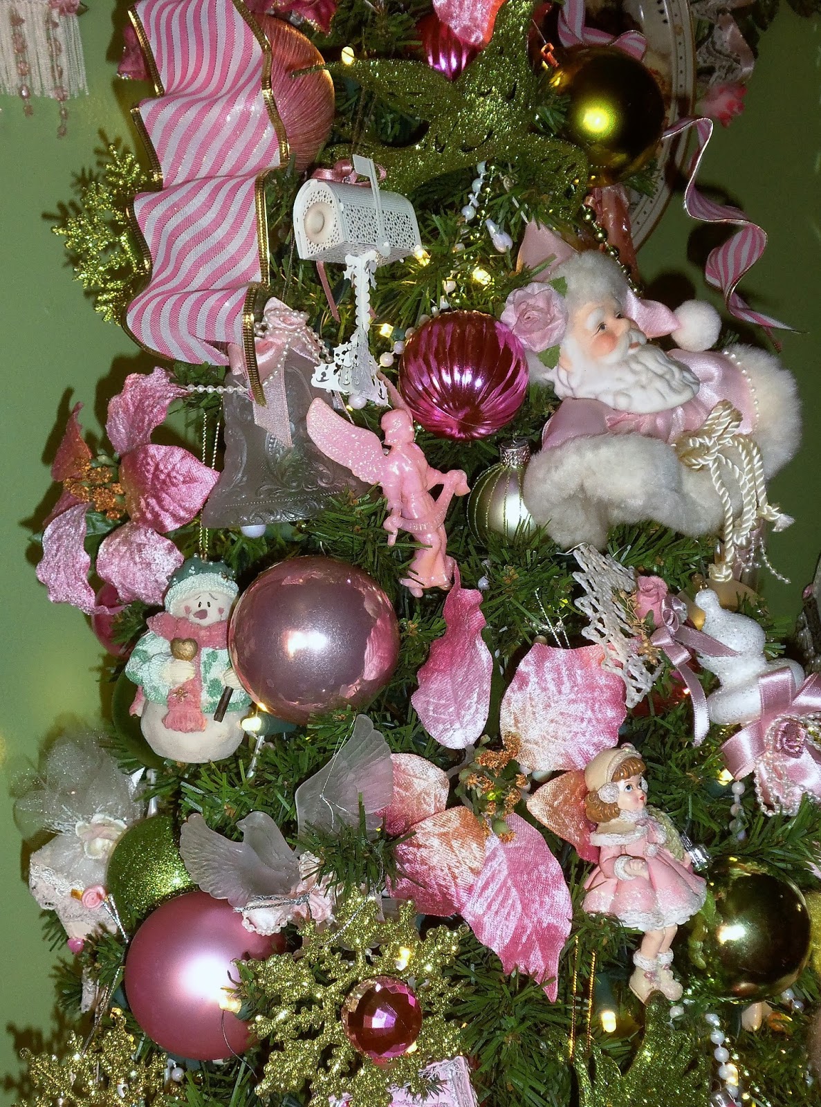 A DEBBIE-DABBLE CHRISTMAS: Craft Room Tree, Christmas Home Tour 2016