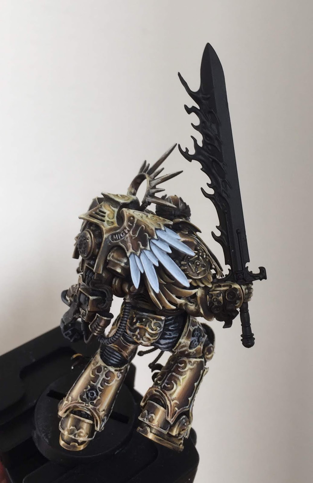 Bluewarp studios: WIP Roboute Guilliman - with NMM Gold Armour pt3