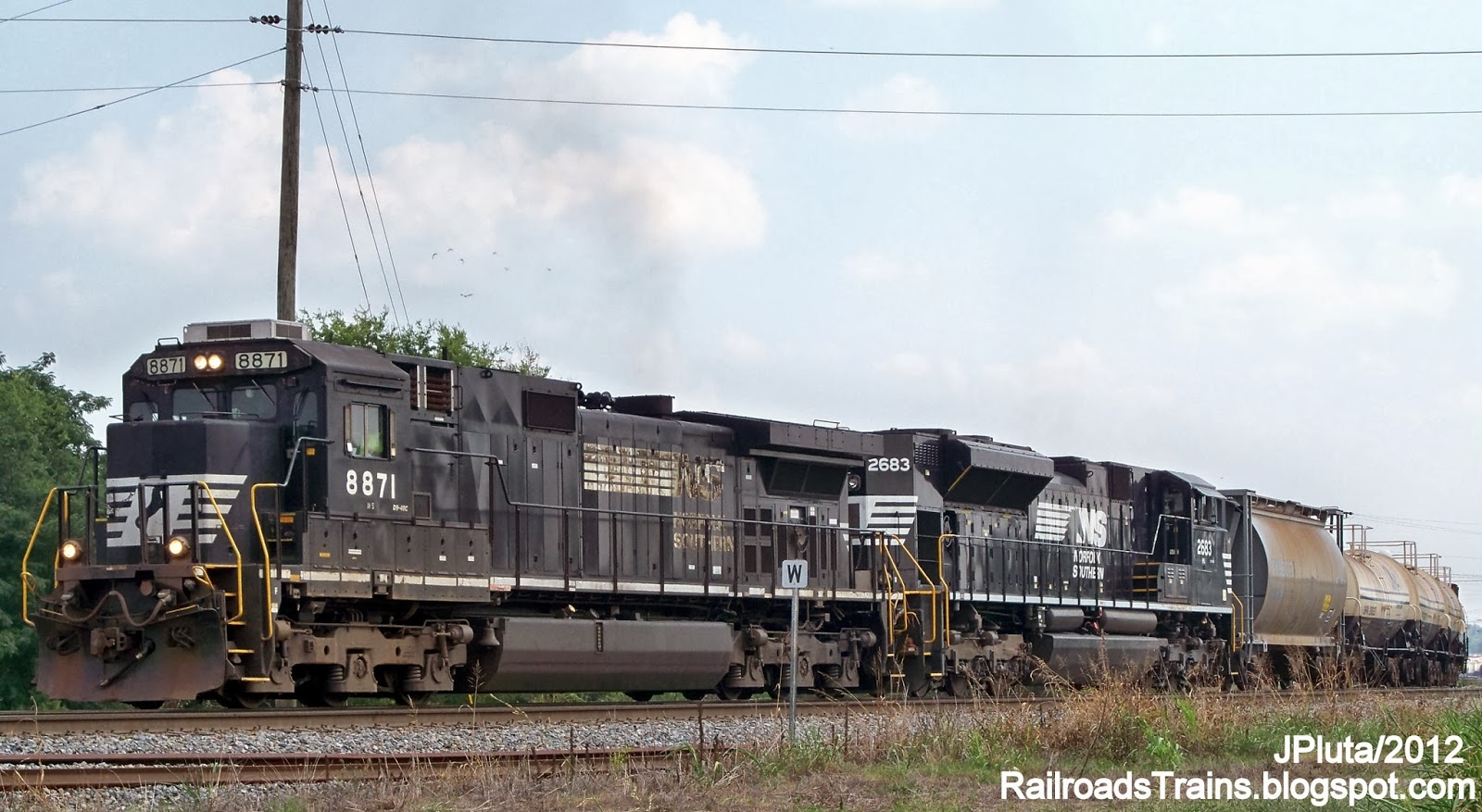 RAILROAD Freight Train Locomotive Engine EMD GE Boxcar BNSF,CSX,FEC,Norfolk Southern,UP,CN,CP ...