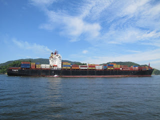 Navios em Santos: MSC Colombia