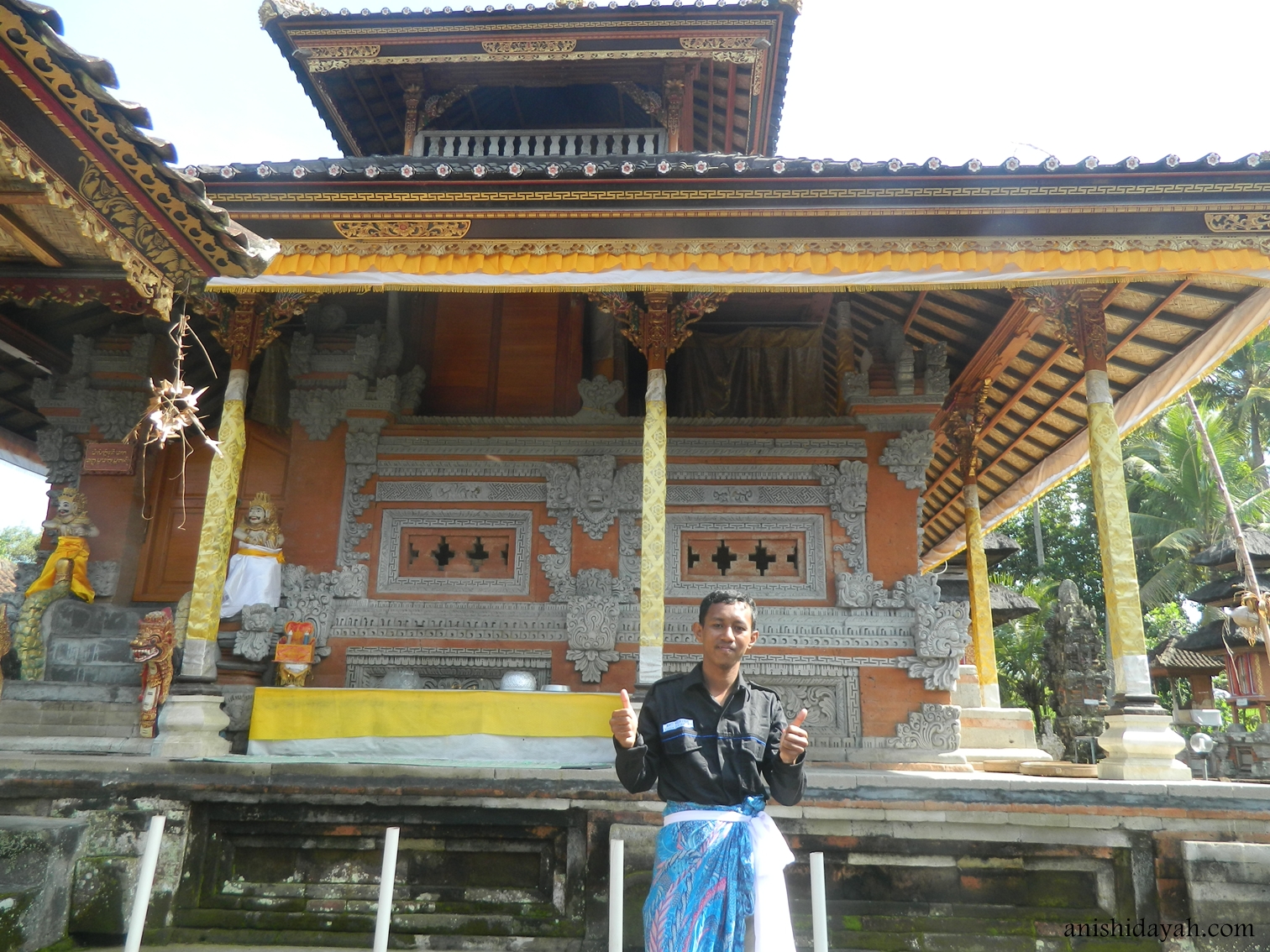 SangPetualang: Pura Langgar Bangli, Pura Unik yang Ada Bangunan Mushollanya