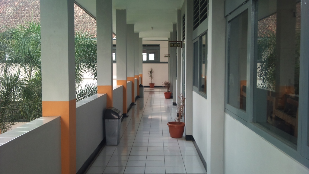 Serba-serbi SMAN 2 Bandung: Koridor