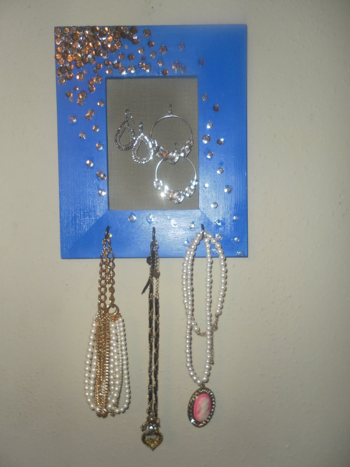 My, oh my! D.I.Y.: Hanging Jewelry Frame Tutorial