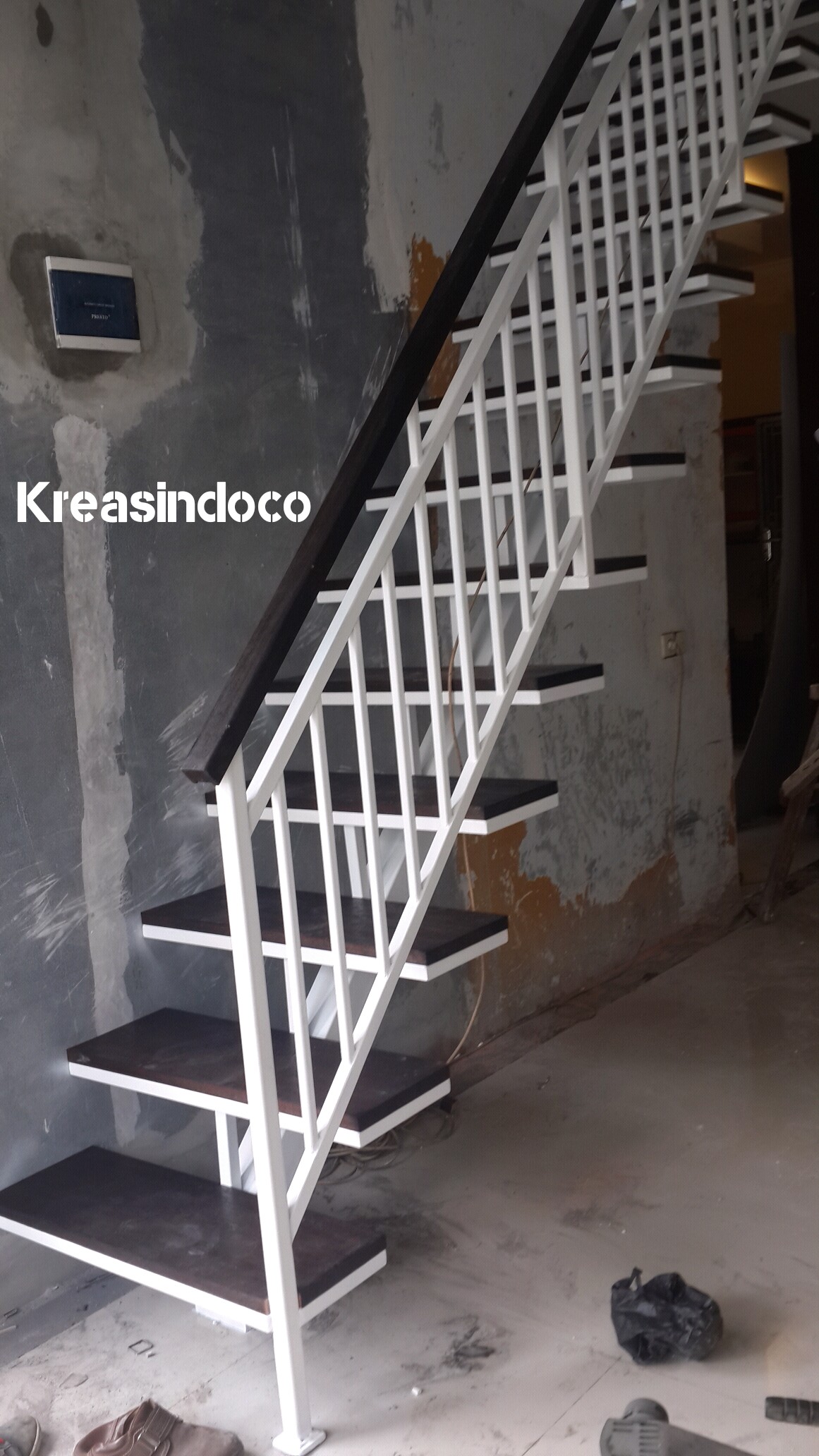 Tangga Trap Besi Kombinasi Kayu Pemasangan Di Rumah Bpk Fauzul ...