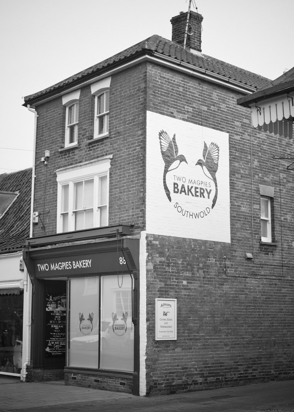 "NEVER EAT WOBBLY JELLY": TWO MAGPIES BAKERY // SOUTHWOLD