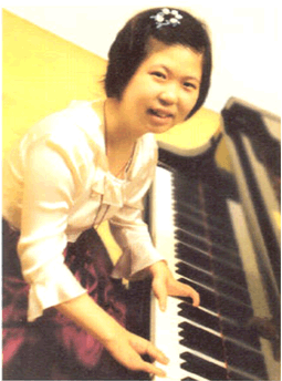 Hee Ah Lee, with four fingers entertains the world - HumbahasTimes ...