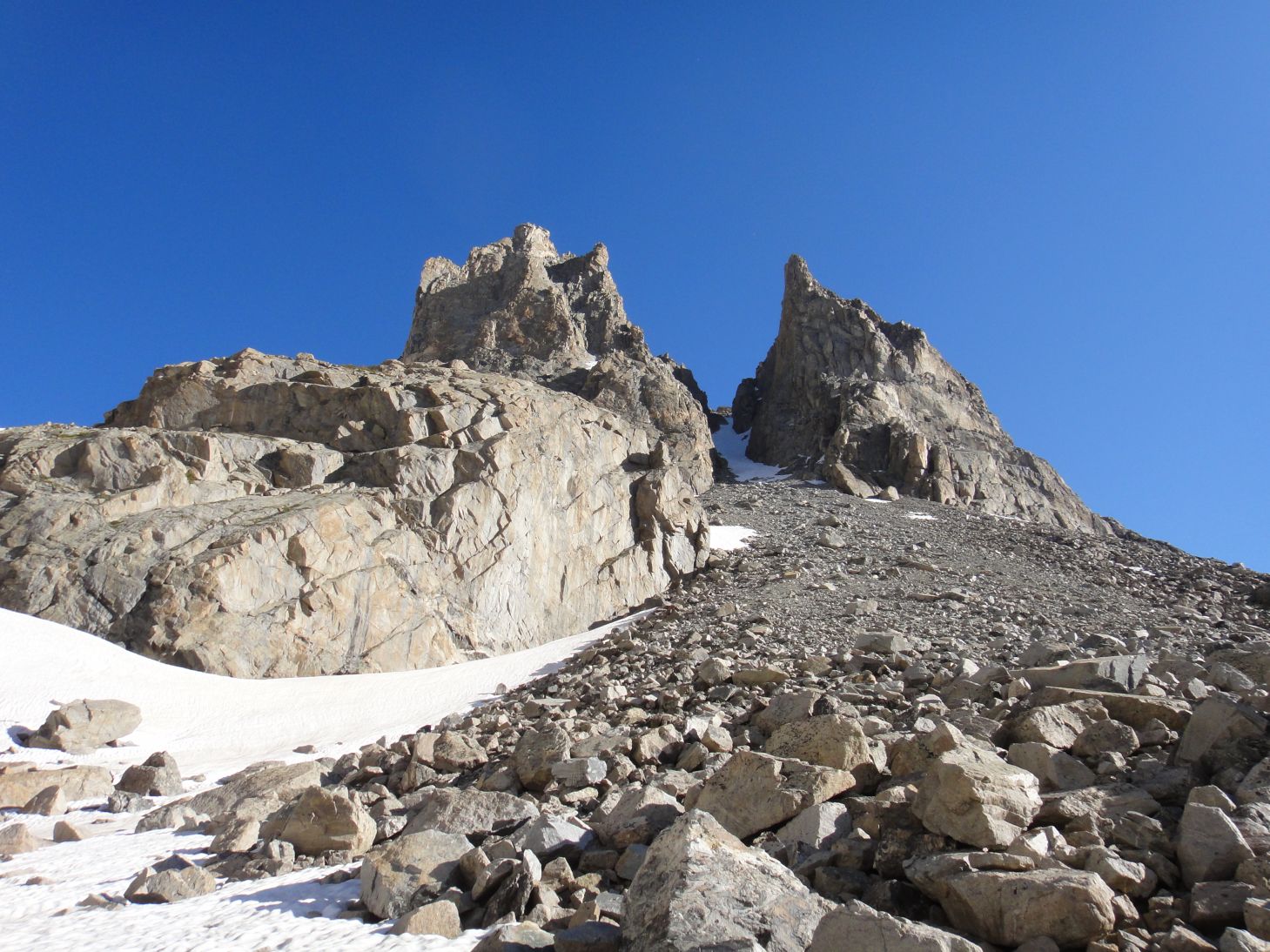 Hiking Rocky Mountain National Park: Apache Peak via Queens Way couloir.