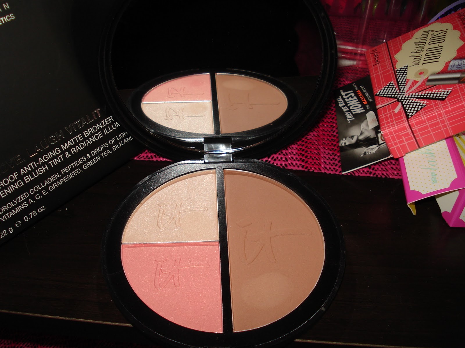 It Cosmetics Live, Love, Laugh Vitality Face Disc