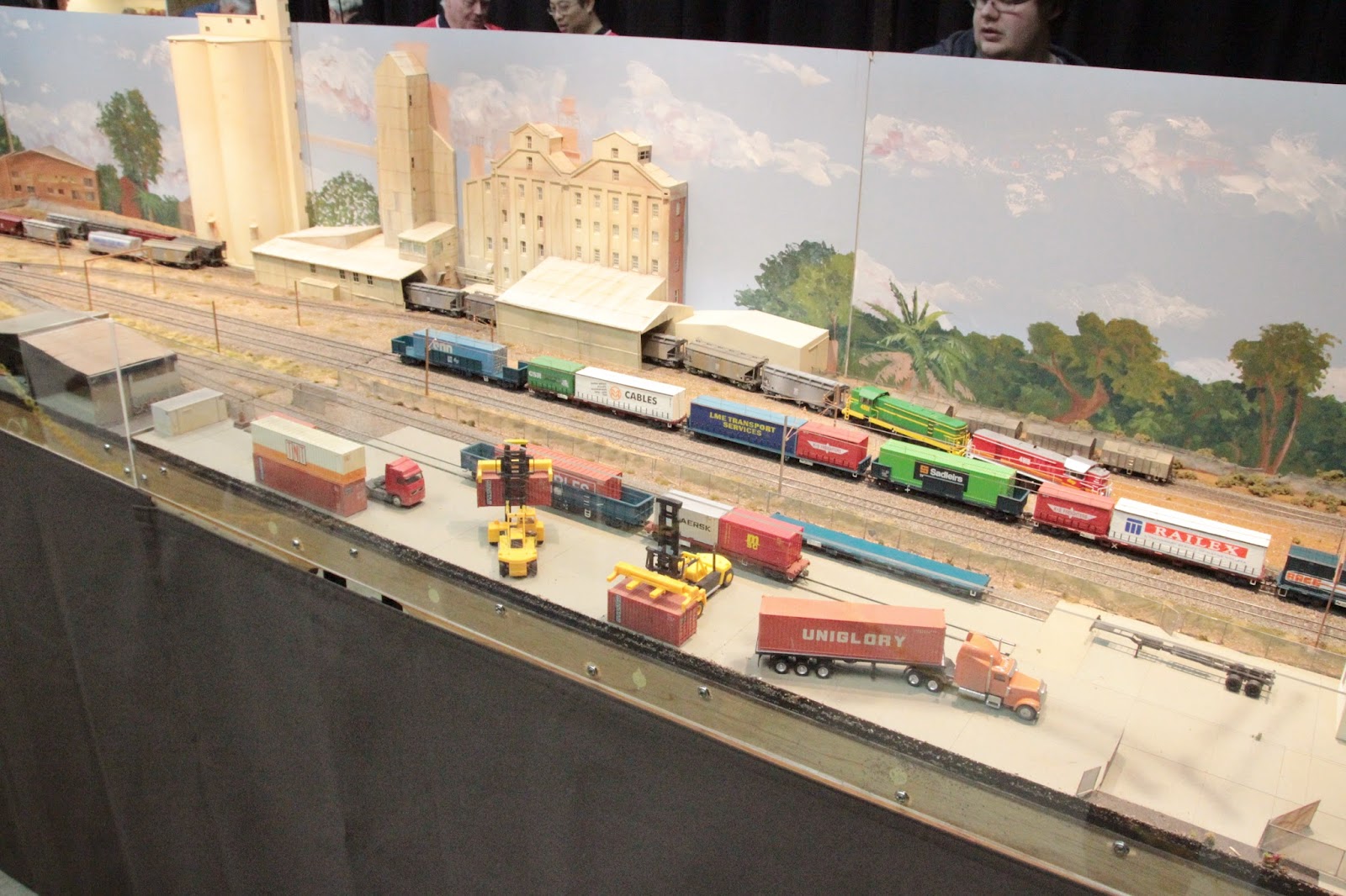 Barcoola: Hobsons Bay model Railway Exhibition 2014 report.