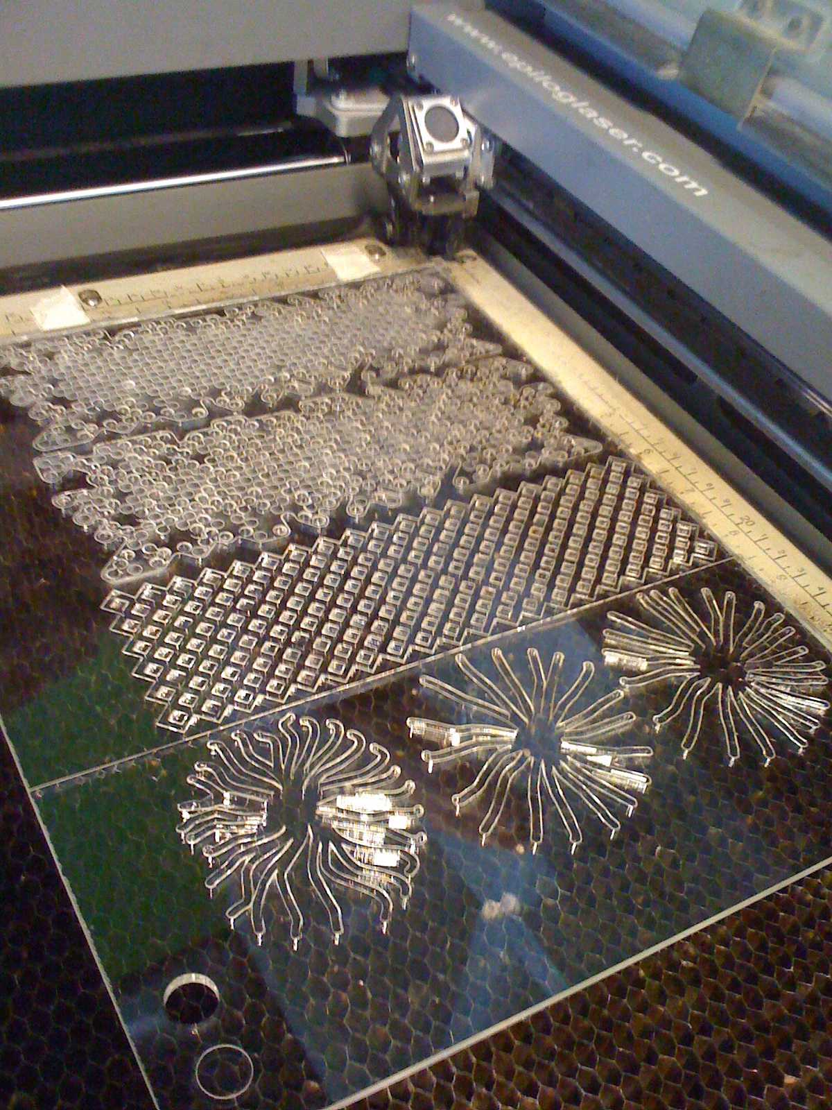 The Knitbitch: make a "lace" perspex lasercut bracelet