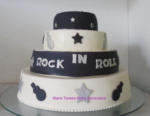 Maria Teresa Bolos Decorados: Bolo menino Rock in Roll