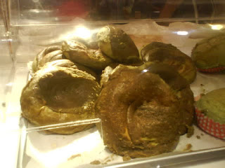 Ababil Dan Ke Absurd-annya: Perbedaan Taik