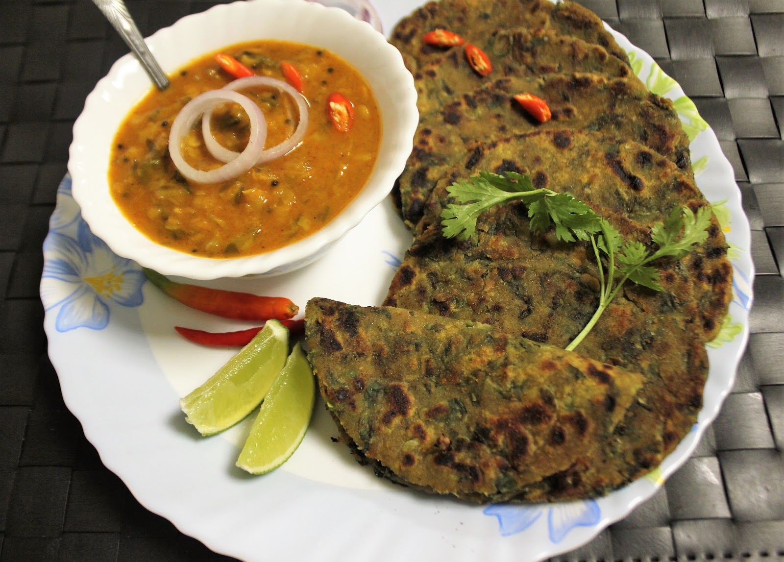 Bethica's Kitchen Flavours: Healthy Kulfa Saag Roti (Purslane Leaves ...