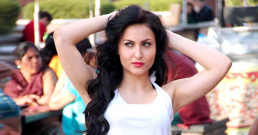 Milky Hot Thighs & Legs of Indian Celebs : Elli Avram Hot Lungi A Scene ...
