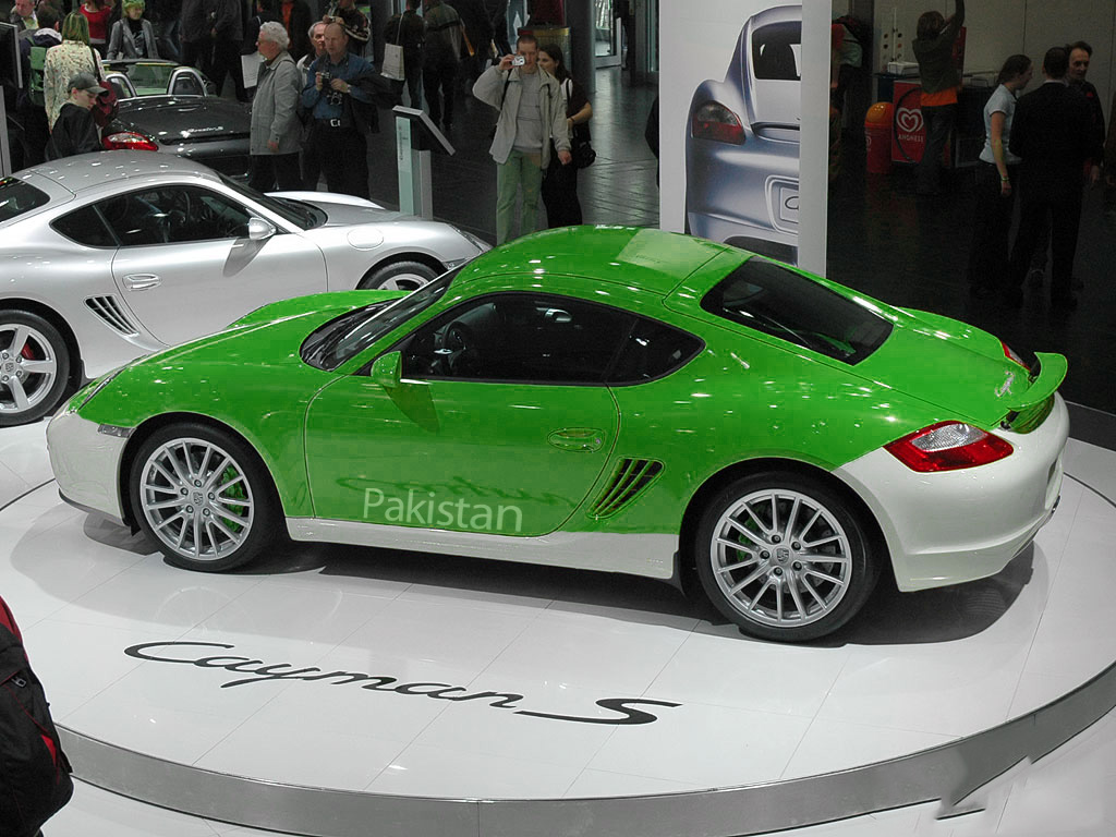 Green Posts: Pakistani flag coloured cars