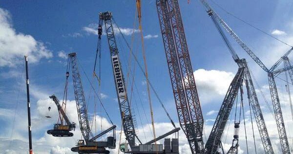 Industrial History: Liebherr's LR 13000 Crane sets record at 815 ft.