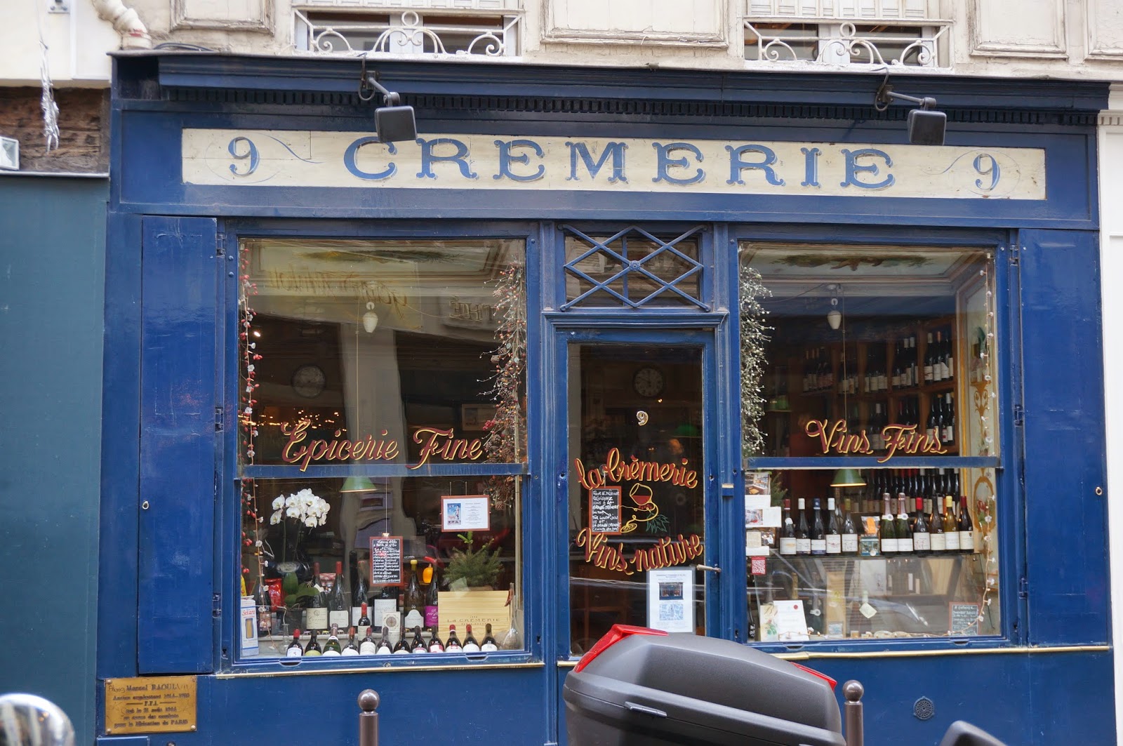 vignette design: Window Shopping and Parisian Storefronts