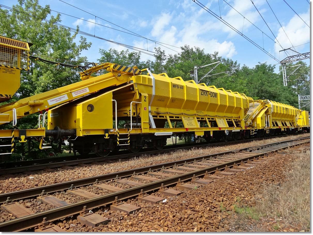 Platforma PRG 44 z wagonami MFS 40 na linii Otwockiej | Torowy