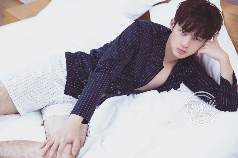 This Guy's World: Just Because - Dong Li