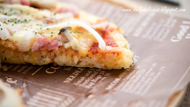 dailydelicious: Rice Pizza: Super quick, and easy pizza