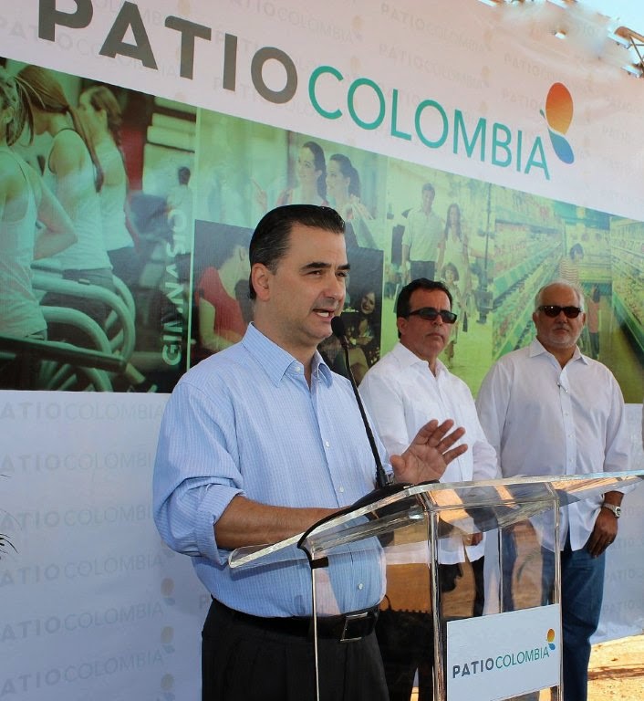 Sociales y Turismo: Patio Colombia, Amplio Centro Comercial y Punto de ...