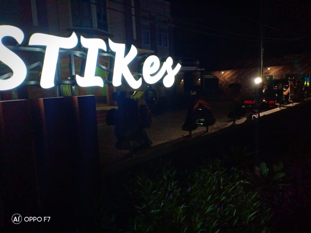 JASA PEMBUATAN HURUF TIMBUL, NEON BOX, NEON SIGN, PYLON SIGN, TOTEM ...