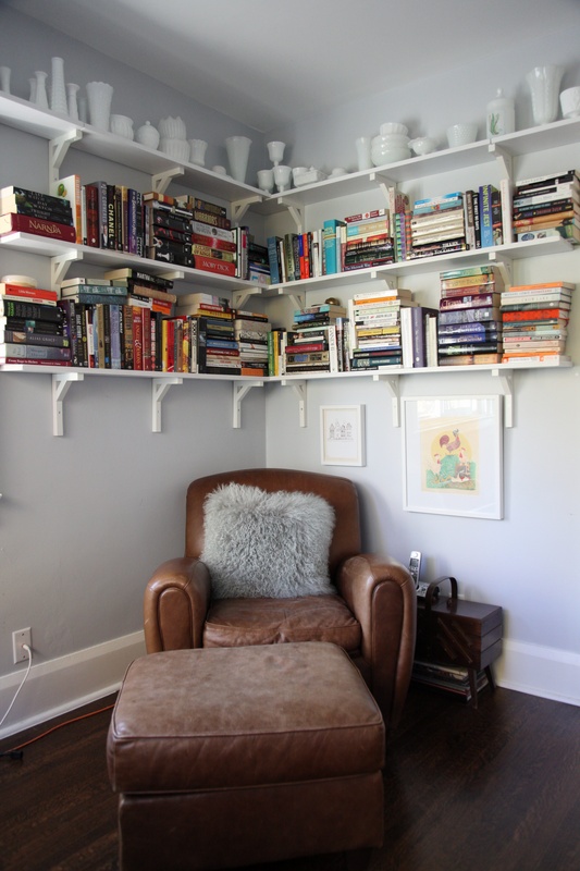 8FOOTSIX: Unorganized Bookshelves