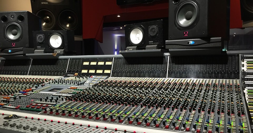 Enroll in One of the Best Music Producing Courses to Become a Live ...
