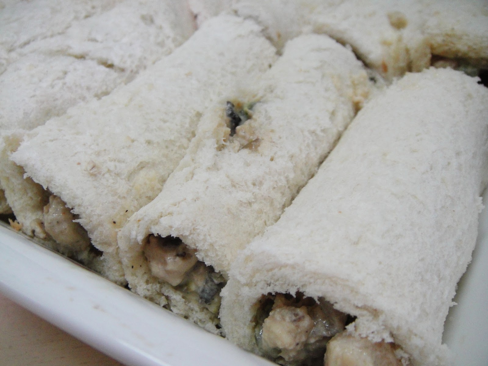 Maryam's Culinary Wonders: 959. Chicken Toast Rolls