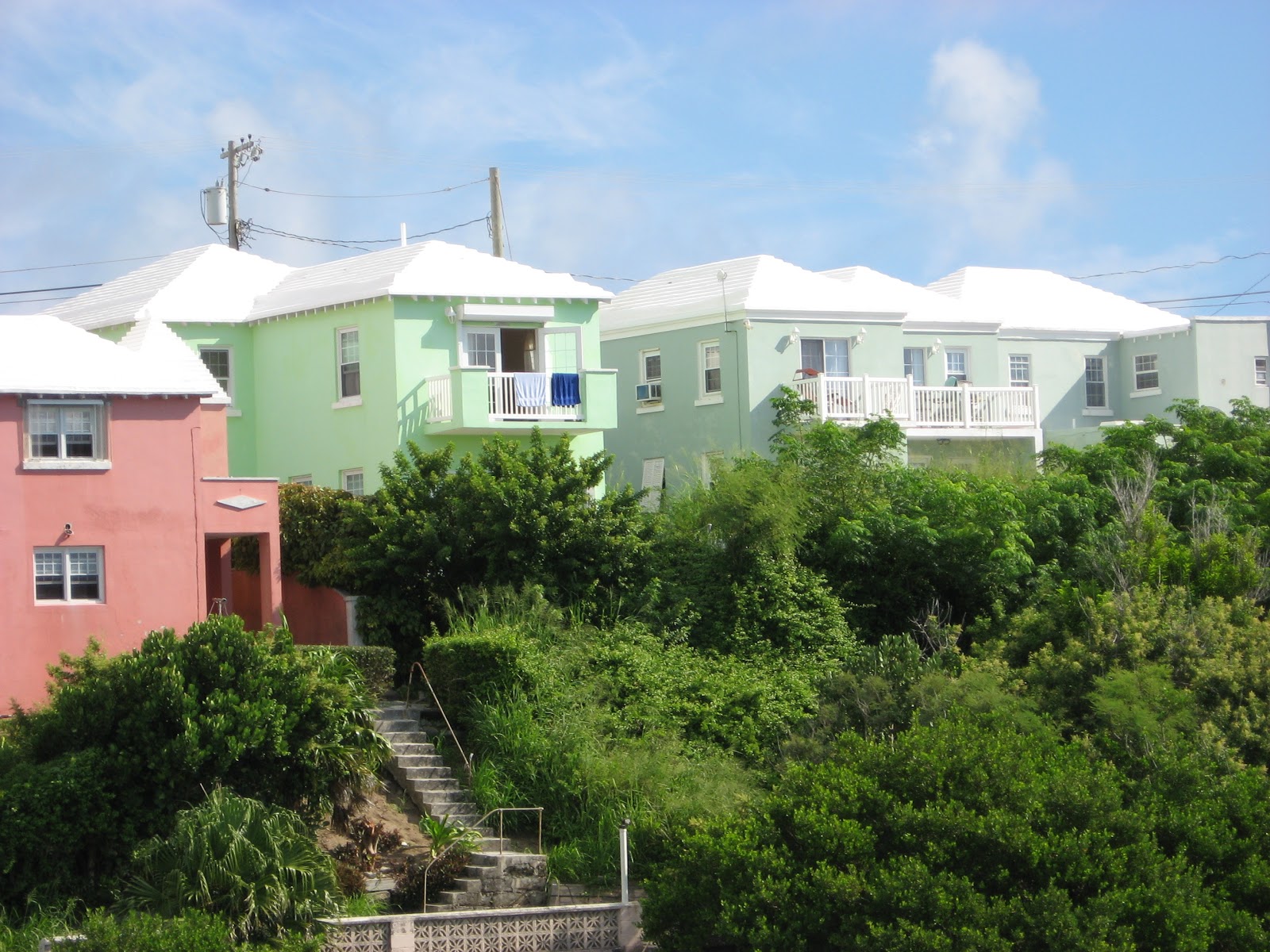 Buffy's write zone: Bermuda: Colorful cottages