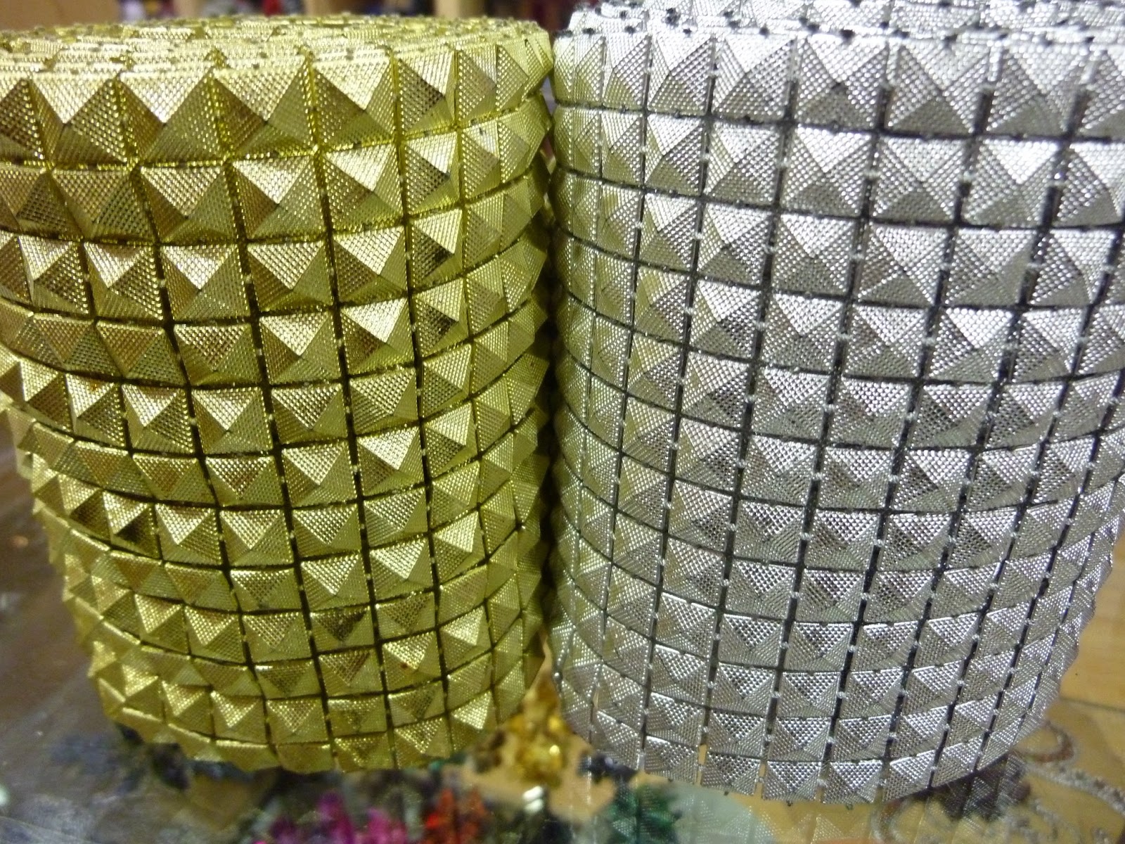 MERCERIA EL COSTURERO: TACHUELAS EN TIRA