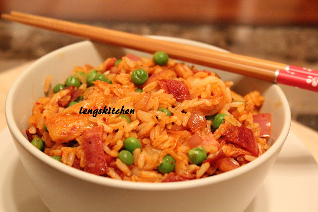 Kitchen Chaos: Kimchi Bokkeumbap (Kimchi Fried Rice) 김치 볶음밥