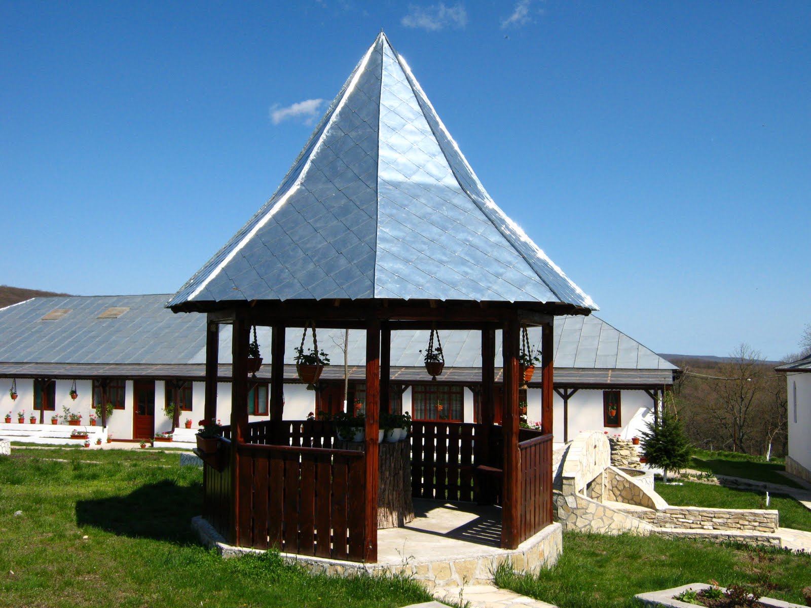 Country inside: Un loc de taină din Valea Slavei ~ Schitul "Înălţarea ...