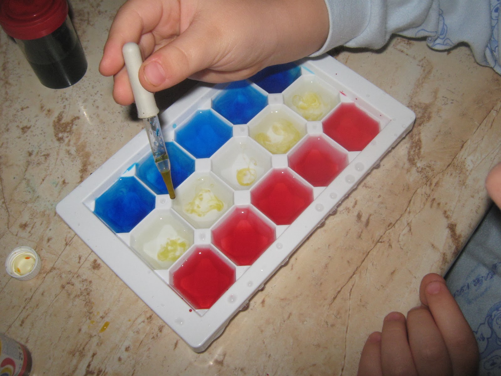 COPILĂRIE, JOACĂ ŞI BUCURIE: Apa: lichid - solid - lichid