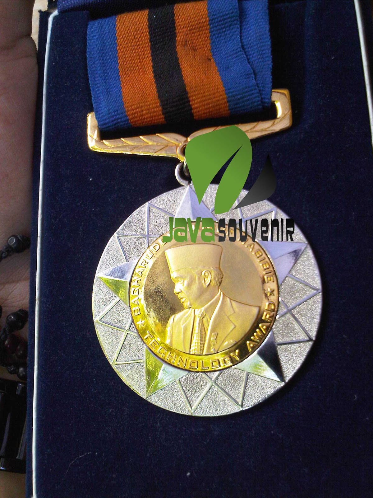 MEDALI TROPHY PLAKAT